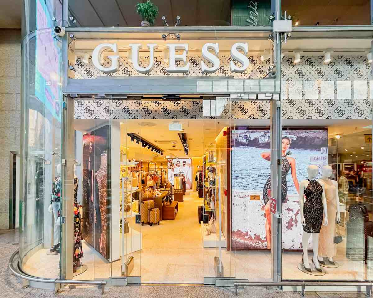 Guess abbigliamento e accessori Stazione di Roma Termini | Roma Termini ...
