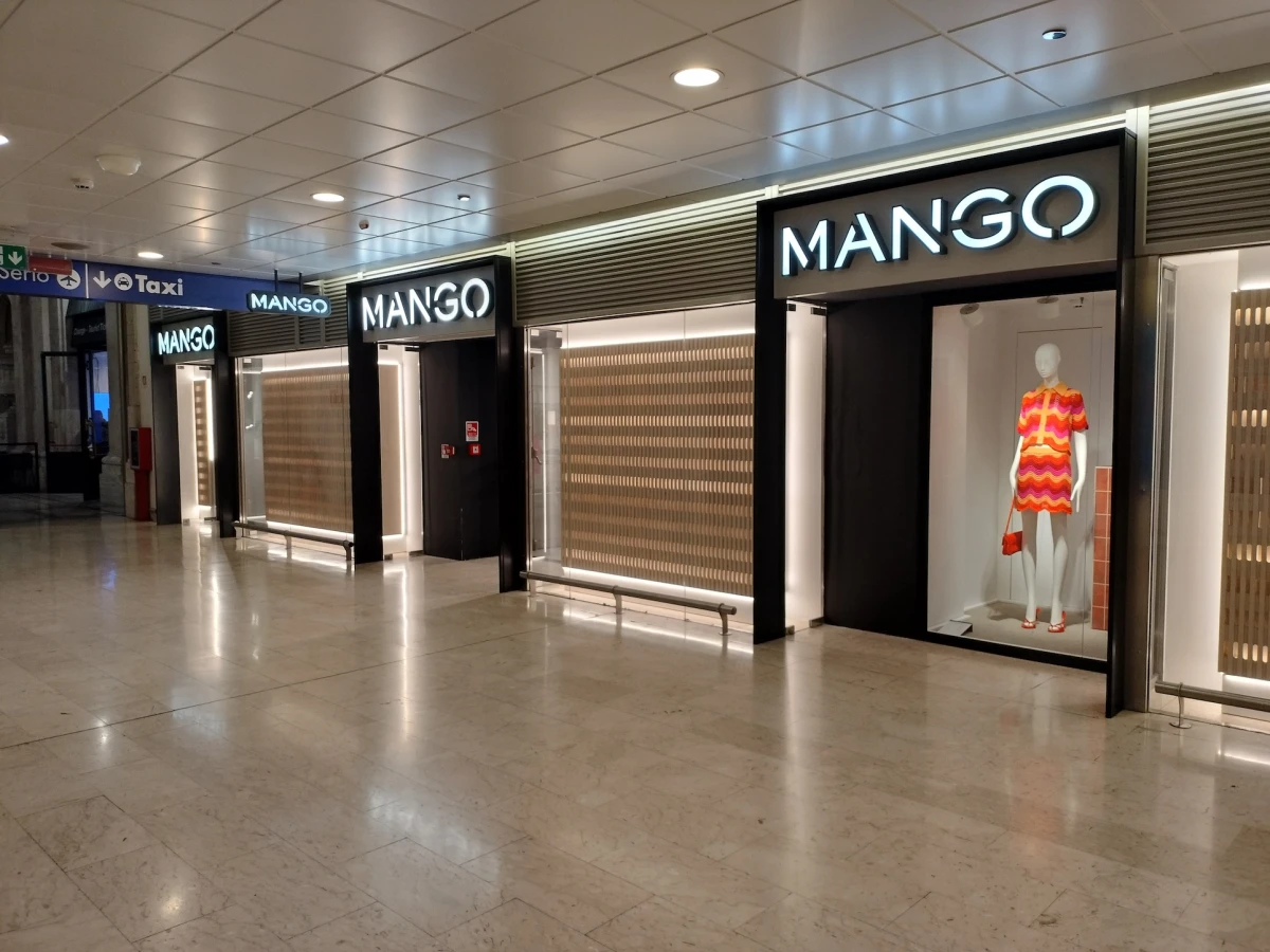 Mango Abbigliamento donna Stazione di Milano Centrale | Milano Centrale ...