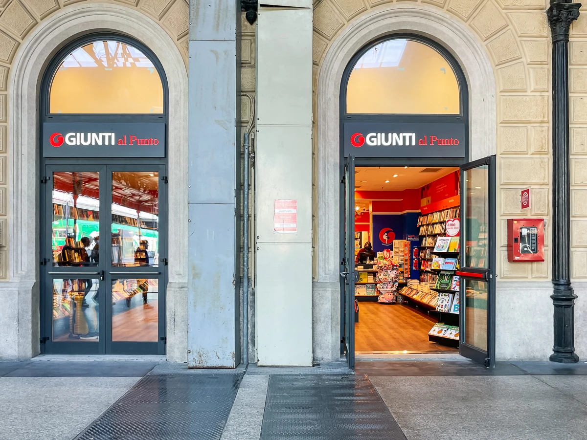 Giunti al Punto Libreria Stazione di Bologna Centrale | Bologna ...